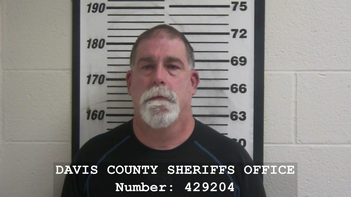 Former crime scene investigator pleads guilty to child sex offenses ...